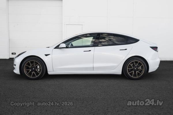 Balts Tesla Model 3 2020 Tallina, ar dzinēja tilpumu 0.00 L un nobraukumu 95 tūkst. km par 29999 €, foto 5 vietnē AUTOMOTO.COM.LV