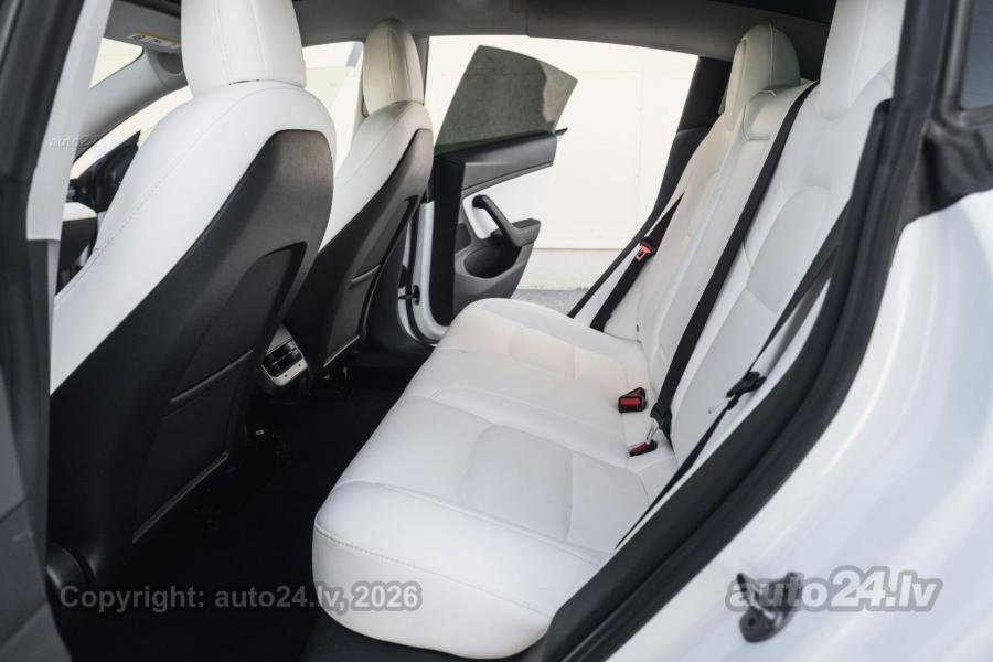 Balts Tesla Model 3 2020 Tallina, ar dzinēja tilpumu 0.00 L un nobraukumu 95 tūkst. km par 29999 €, foto 14 vietnē AUTOMOTO.COM.LV