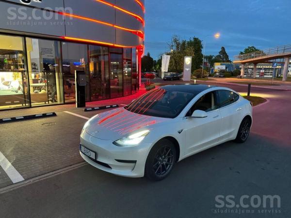 White Tesla Model 3 2020 in Riga, with an engine capacity of 0.00 L and mileage of 170 thousand km for 21000 €, photo 1 on AUTOMOTO.COM.LV