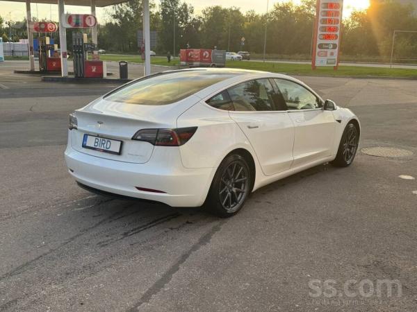 White Tesla Model 3 2020 in Riga, with an engine capacity of 0.00 L and mileage of 170 thousand km for 21000 €, photo 4 on AUTOMOTO.COM.LV