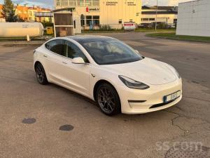 White Tesla Model 3 2020 in Riga, with an engine capacity of 0.00 L and mileage of 170 thousand km for 21000 €, photo 5 on AUTOMOTO.COM.LV