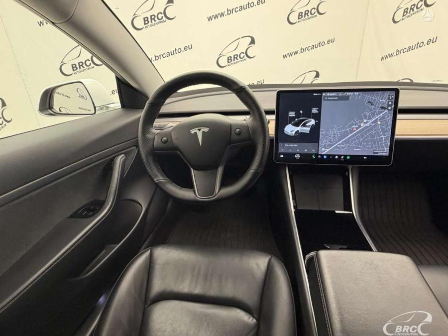 White Tesla Model 3 2020 in Vilnius, with an engine capacity of 0.00 L and mileage of 172 thousand km for 15900 €, photo 15 on AUTOMOTO.COM.LV