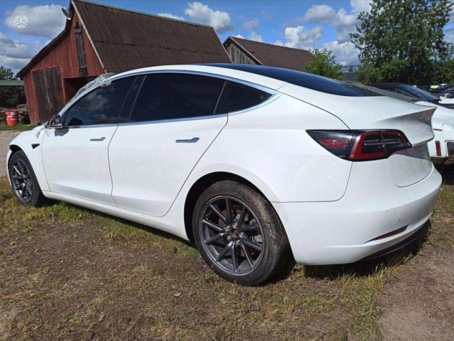 Balts Tesla Model 3 2020 Ukmergė, ar dzinēja tilpumu 0.00 L un nobraukumu 95 tūkst. km par 8700 €, foto 5 vietnē AUTOMOTO.COM.LV