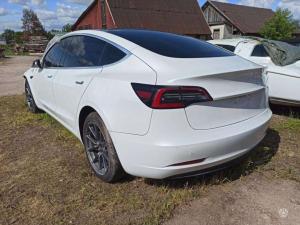 Balts Tesla Model 3 2020 Ukmergė, ar dzinēja tilpumu 0.00 L un nobraukumu 95 tūkst. km par 8700 €, foto 6 vietnē AUTOMOTO.COM.LV