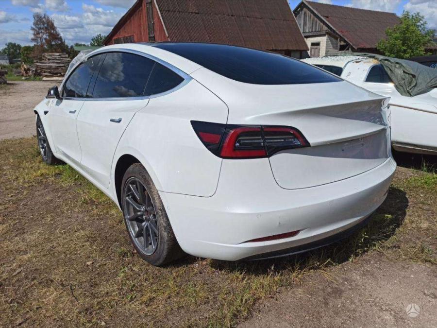 Balts Tesla Model 3 2020 Ukmergė, ar dzinēja tilpumu 0.00 L un nobraukumu 95 tūkst. km par 8700 €, foto 6 vietnē AUTOMOTO.COM.LV