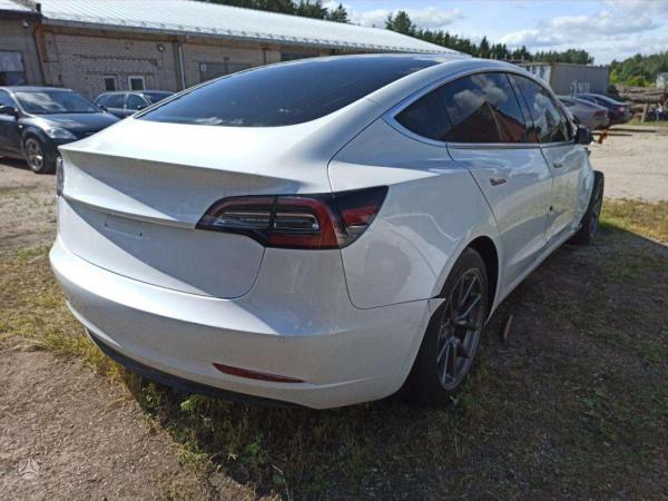 Белый Тесла Модель 3 2020 в Укмерге, объемом двигателя 0.00 л и пробегом 95 тыс. км за 8700 €, фото 7 на AUTOMOTO.COM.LV