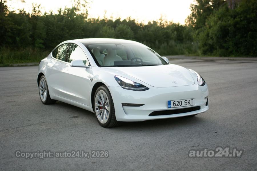 Balts Tesla Model 3 2020 Pērnava, ar dzinēja tilpumu 0.00 L un nobraukumu 62 tūkst. km par 21990 €, foto 1 vietnē AUTOMOTO.COM.LV
