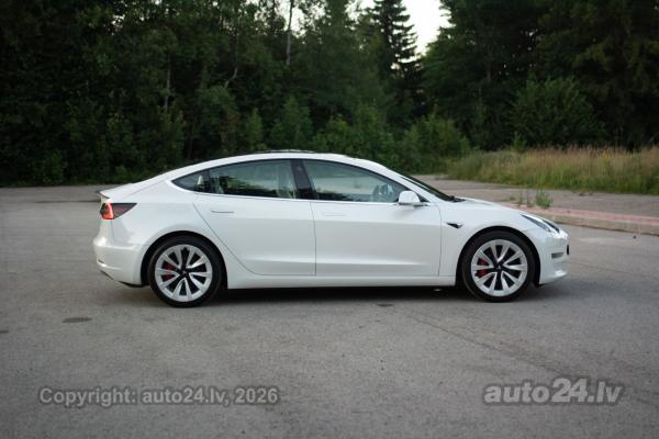 Balts Tesla Model 3 2020 Pērnava, ar dzinēja tilpumu 0.00 L un nobraukumu 62 tūkst. km par 21990 €, foto 7 vietnē AUTOMOTO.COM.LV