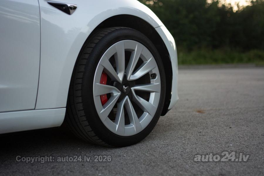 Balts Tesla Model 3 2020 Pērnava, ar dzinēja tilpumu 0.00 L un nobraukumu 62 tūkst. km par 21990 €, foto 10 vietnē AUTOMOTO.COM.LV