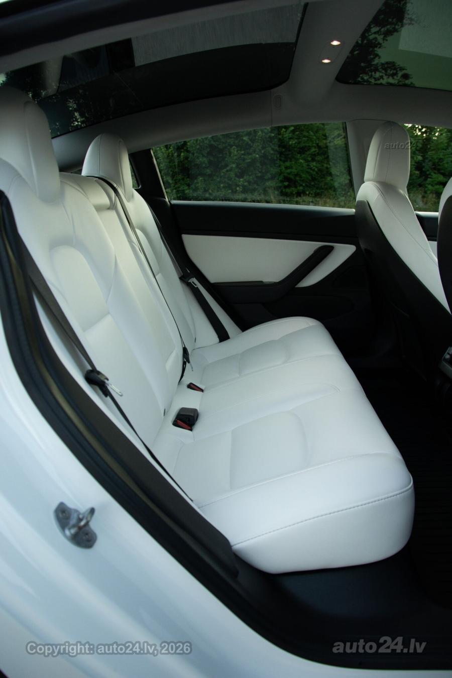 Balts Tesla Model 3 2020 Pērnava, ar dzinēja tilpumu 0.00 L un nobraukumu 62 tūkst. km par 21990 €, foto 18 vietnē AUTOMOTO.COM.LV