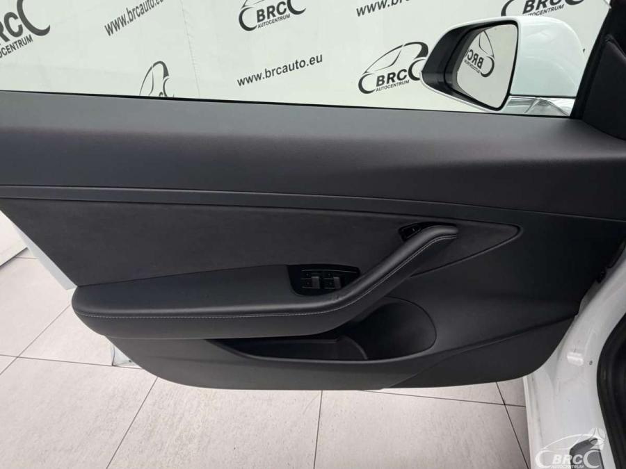 Balts Tesla Model 3 2020 Viļņa, ar dzinēja tilpumu 0.00 L un nobraukumu 172 tūkst. km par 15600 €, foto 18 vietnē AUTOMOTO.COM.LV