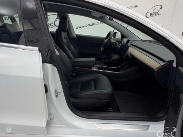 Balts Tesla Model 3 2020 Viļņa, ar dzinēja tilpumu 0.00 L un nobraukumu 172 tūkst. km par 15400 €, foto 5 vietnē AUTOMOTO.COM.LV