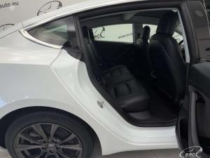 White Tesla Model 3 2020 in Vilnius, with an engine capacity of 0.00 L and mileage of 172 thousand km for 15400 €, photo 11 on AUTOMOTO.COM.LV