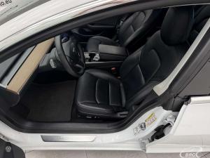 White Tesla Model 3 2020 in Vilnius, with an engine capacity of 0.00 L and mileage of 172 thousand km for 15400 €, photo 19 on AUTOMOTO.COM.LV