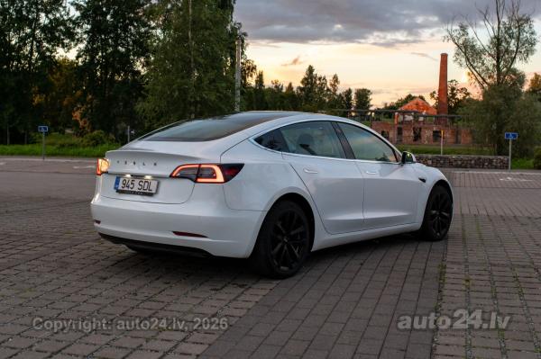 Белый Тесла Модель 3 2020 в Таллин, объемом двигателя 0.00 л и пробегом 215 тыс. км за 19999 €, фото 1 на AUTOMOTO.COM.LV