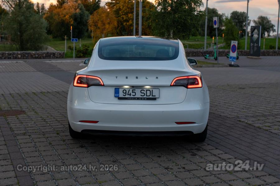 Balts Tesla Model 3 2020 Tallina, ar dzinēja tilpumu 0.00 L un nobraukumu 215 tūkst. km par 19999 €, foto 3 vietnē AUTOMOTO.COM.LV