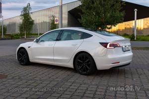 Balts Tesla Model 3 2020 Tallina, ar dzinēja tilpumu 0.00 L un nobraukumu 215 tūkst. km par 19999 €, foto 4 vietnē AUTOMOTO.COM.LV