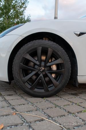 Balts Tesla Model 3 2020 Tallina, ar dzinēja tilpumu 0.00 L un nobraukumu 215 tūkst. km par 19999 €, foto 20 vietnē AUTOMOTO.COM.LV