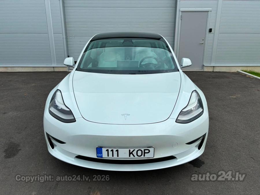White Tesla Model 3 2020 in Viljandi, with an engine capacity of 0.00 L and mileage of 130 thousand km for 27999 €, photo 1 on AUTOMOTO.COM.LV