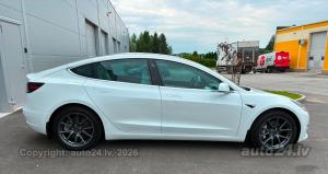 White Tesla Model 3 2020 in Viljandi, with an engine capacity of 0.00 L and mileage of 130 thousand km for 27999 €, photo 4 on AUTOMOTO.COM.LV