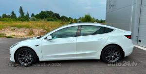 White Tesla Model 3 2020 in Viljandi, with an engine capacity of 0.00 L and mileage of 130 thousand km for 27999 €, photo 5 on AUTOMOTO.COM.LV