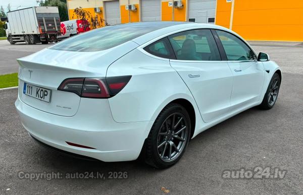 Tesla Model 3 2020 in Viljandi on AUTOMOTO.COM.LV White Tesla Model 3 2020 in Viljandi, with an engine capacity of 0.00 L and mileage of 130 thousand km for 27999 €, photo 8 on AUTOMOTO.COM.LV
