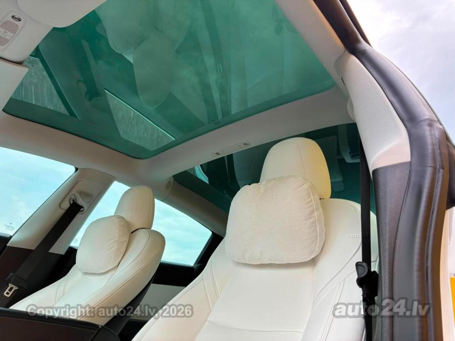 White Tesla Model 3 2020 in Viljandi, with an engine capacity of 0.00 L and mileage of 130 thousand km for 27999 €, photo 11 on AUTOMOTO.COM.LV