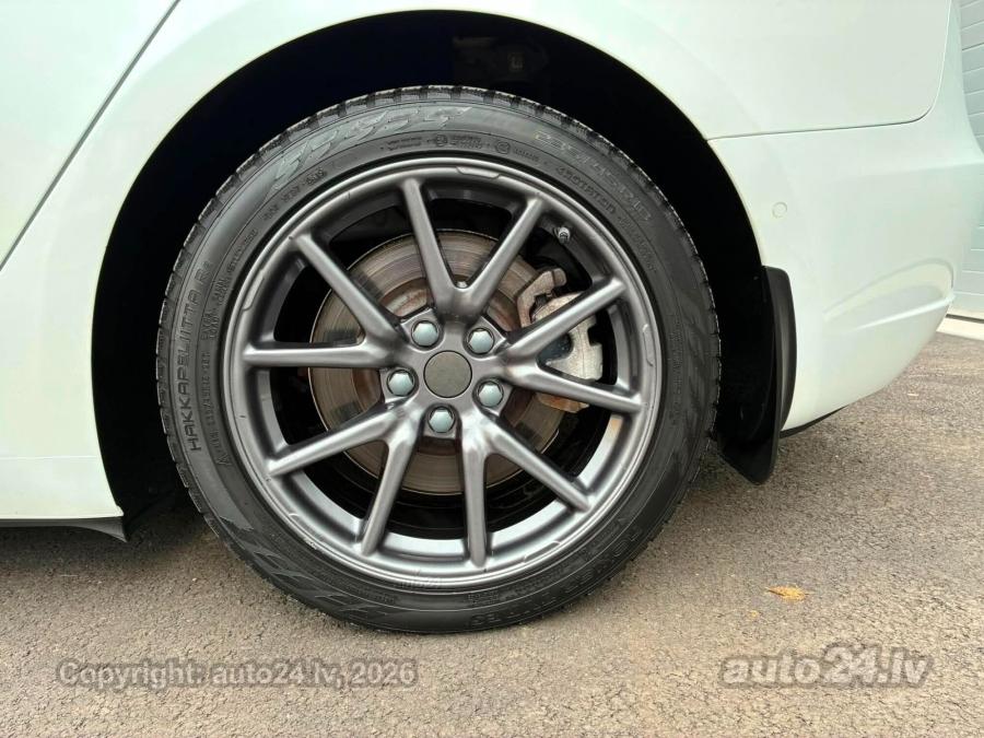White Tesla Model 3 2020 in Viljandi, with an engine capacity of 0.00 L and mileage of 130 thousand km for 27999 €, photo 16 on AUTOMOTO.COM.LV
