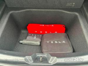 White Tesla Model 3 2020 in Viljandi, with an engine capacity of 0.00 L and mileage of 130 thousand km for 27999 €, photo 22 on AUTOMOTO.COM.LV