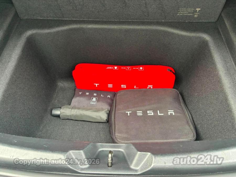 White Tesla Model 3 2020 in Viljandi, with an engine capacity of 0.00 L and mileage of 130 thousand km for 27999 €, photo 22 on AUTOMOTO.COM.LV