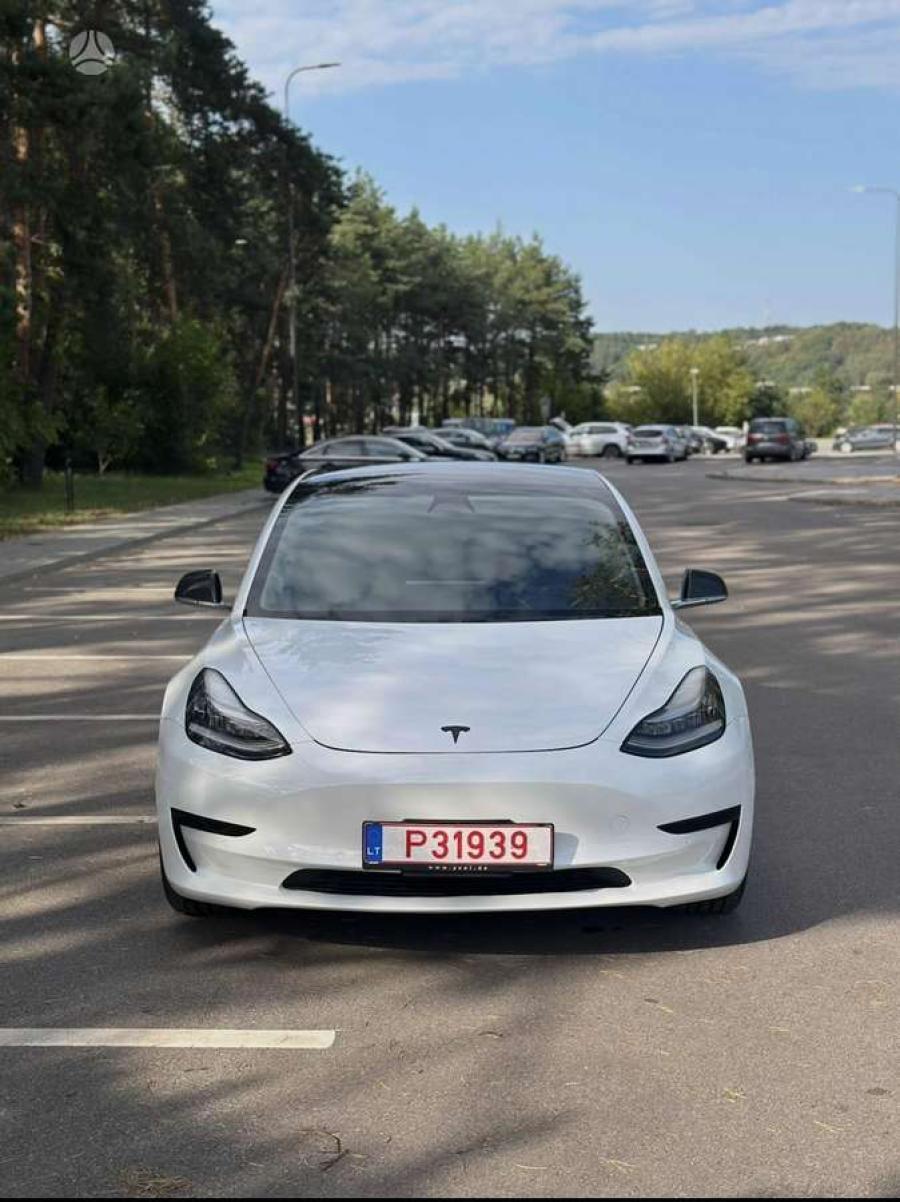 Balts Tesla Model 3 2020 Kauņa, ar dzinēja tilpumu 0.00 L un nobraukumu 117 tūkst. km par 18800 €, foto 1 vietnē AUTOMOTO.COM.LV