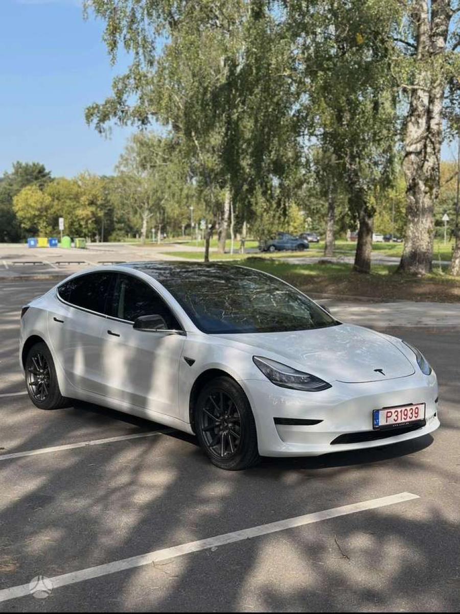 Balts Tesla Model 3 2020 Kauņa, ar dzinēja tilpumu 0.00 L un nobraukumu 117 tūkst. km par 18800 €, foto 3 vietnē AUTOMOTO.COM.LV