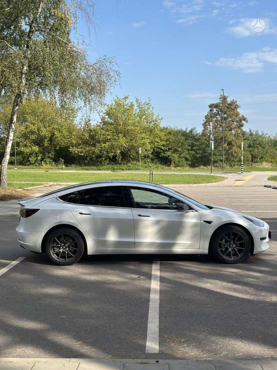Balts Tesla Model 3 2020 Kauņa, ar dzinēja tilpumu 0.00 L un nobraukumu 117 tūkst. km par 18800 €, foto 4 vietnē AUTOMOTO.COM.LV