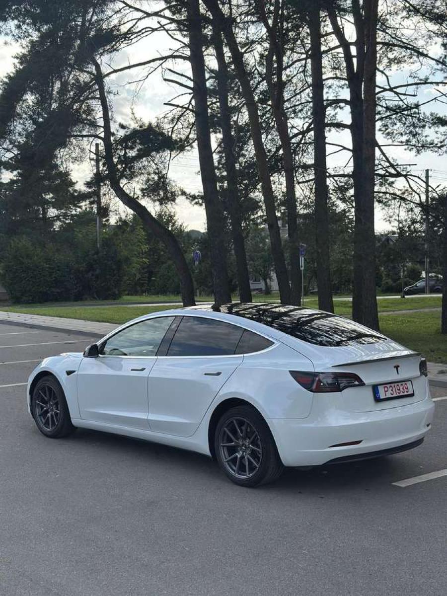 Balts Tesla Model 3 2020 Kauņa, ar dzinēja tilpumu 0.00 L un nobraukumu 117 tūkst. km par 18800 €, foto 7 vietnē AUTOMOTO.COM.LV