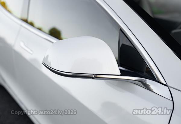 Tesla Model 3 2020 in Tallinn on AUTOMOTO.COM.LV White Tesla Model 3 2020 in Tallinn, with an engine capacity of 0.00 L and mileage of 162 thousand km for 22490 €, photo 8 on AUTOMOTO.COM.LV