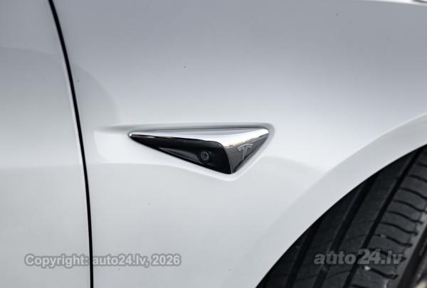 Tesla Model 3 2020 in Tallinn on AUTOMOTO.COM.LV White Tesla Model 3 2020 in Tallinn, with an engine capacity of 0.00 L and mileage of 162 thousand km for 22490 €, photo 9 on AUTOMOTO.COM.LV