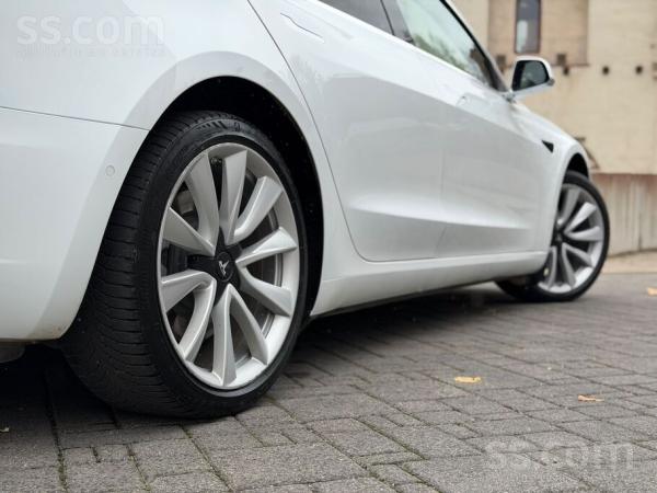 White Tesla Model 3 2020 in Jelgava, with an engine capacity of 0.00 L and mileage of 124 thousand km for 19500 €, photo 7 on AUTOMOTO.COM.LV