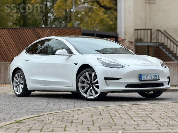White Tesla Model 3 2020 in Jelgava, with an engine capacity of 0.00 L and mileage of 124 thousand km for 19500 €, photo 11 on AUTOMOTO.COM.LV