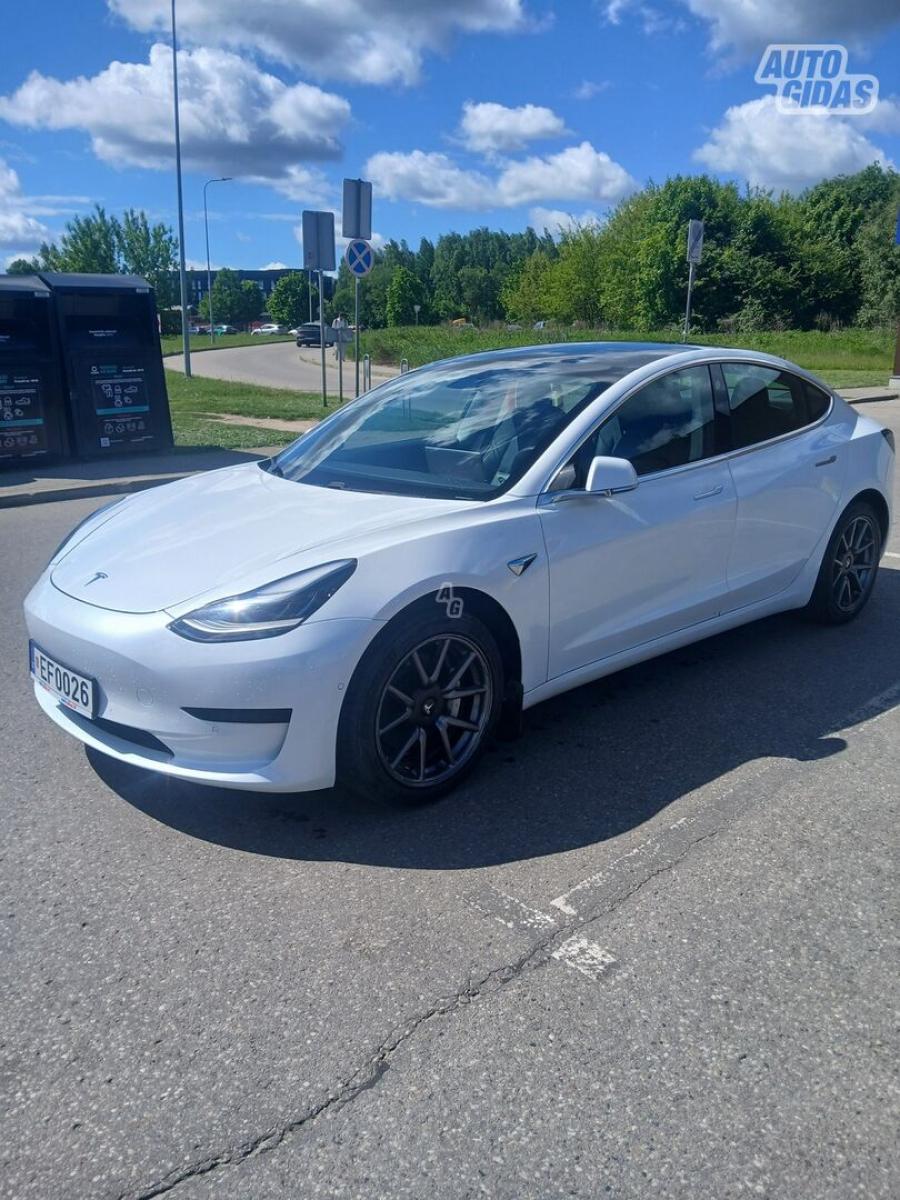 Balts Tesla Model 3 2020 Viļņa, ar dzinēja tilpumu 0.00 L un nobraukumu 239 tūkst. km par 17600 €, foto 1 vietnē AUTOMOTO.COM.LV