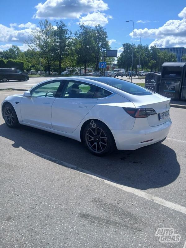 White Tesla Model 3 2020 in Vilnius, with an engine capacity of 0.00 L and mileage of 239 thousand km for 17600 €, photo 6 on AUTOMOTO.COM.LV