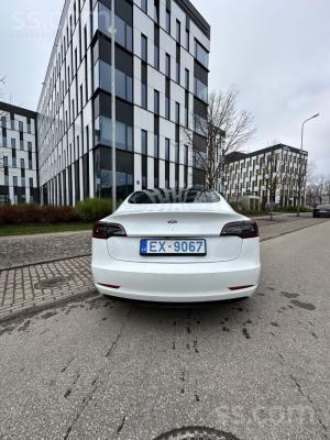 White Tesla Model 3 2021 in Riga, with an engine capacity of 0.00 L and mileage of 62 thousand km for 21640 €, photo 6 on AUTOMOTO.COM.LV