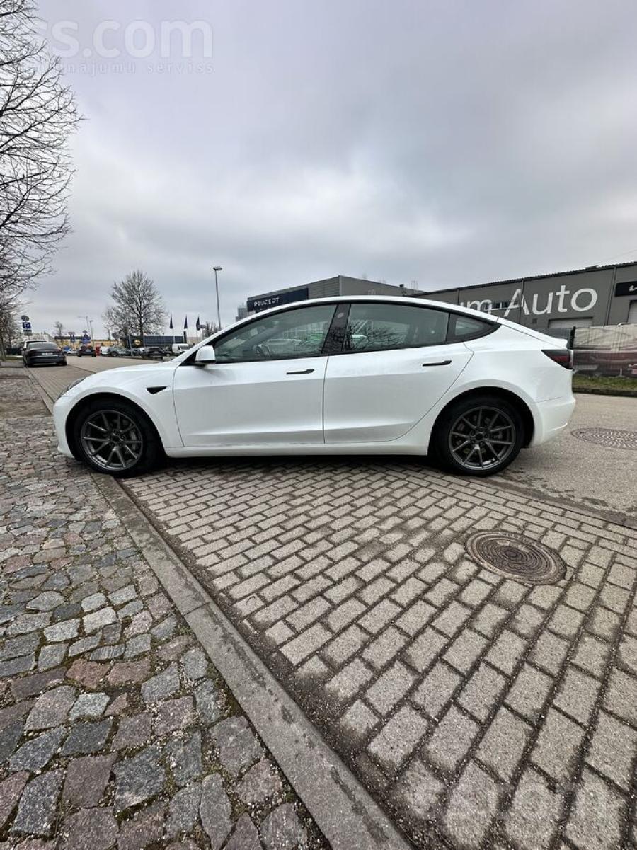 White Tesla Model 3 2021 in Riga, with an engine capacity of 0.00 L and mileage of 62 thousand km for 21640 €, photo 8 on AUTOMOTO.COM.LV