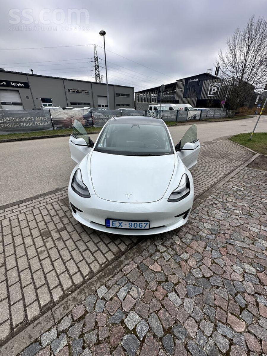 White Tesla Model 3 2021 in Riga, with an engine capacity of 0.00 L and mileage of 62 thousand km for 21640 €, photo 10 on AUTOMOTO.COM.LV