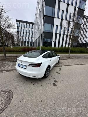 White Tesla Model 3 2021 in Riga, with an engine capacity of 0.00 L and mileage of 62 thousand km for 21640 €, photo 12 on AUTOMOTO.COM.LV