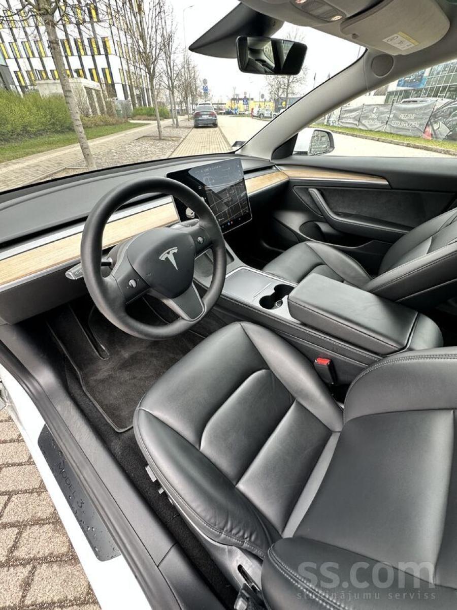 White Tesla Model 3 2021 in Riga, with an engine capacity of 0.00 L and mileage of 62 thousand km for 21640 €, photo 14 on AUTOMOTO.COM.LV