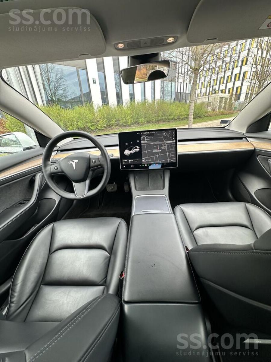 White Tesla Model 3 2021 in Riga, with an engine capacity of 0.00 L and mileage of 62 thousand km for 21640 €, photo 18 on AUTOMOTO.COM.LV