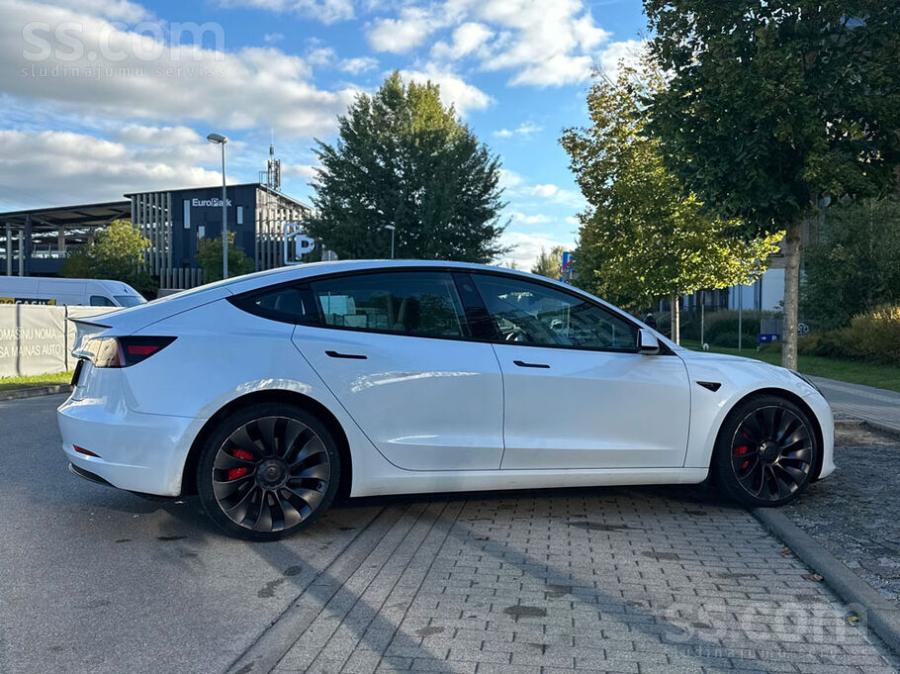 Balts Tesla Model 3 2021 Rīga, ar dzinēja tilpumu 0.00 L un nobraukumu 113 tūkst. km par 27500 €, foto 4 vietnē AUTOMOTO.COM.LV