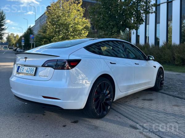 Balts Tesla Model 3 2021 Rīga, ar dzinēja tilpumu 0.00 L un nobraukumu 113 tūkst. km par 27500 €, foto 5 vietnē AUTOMOTO.COM.LV