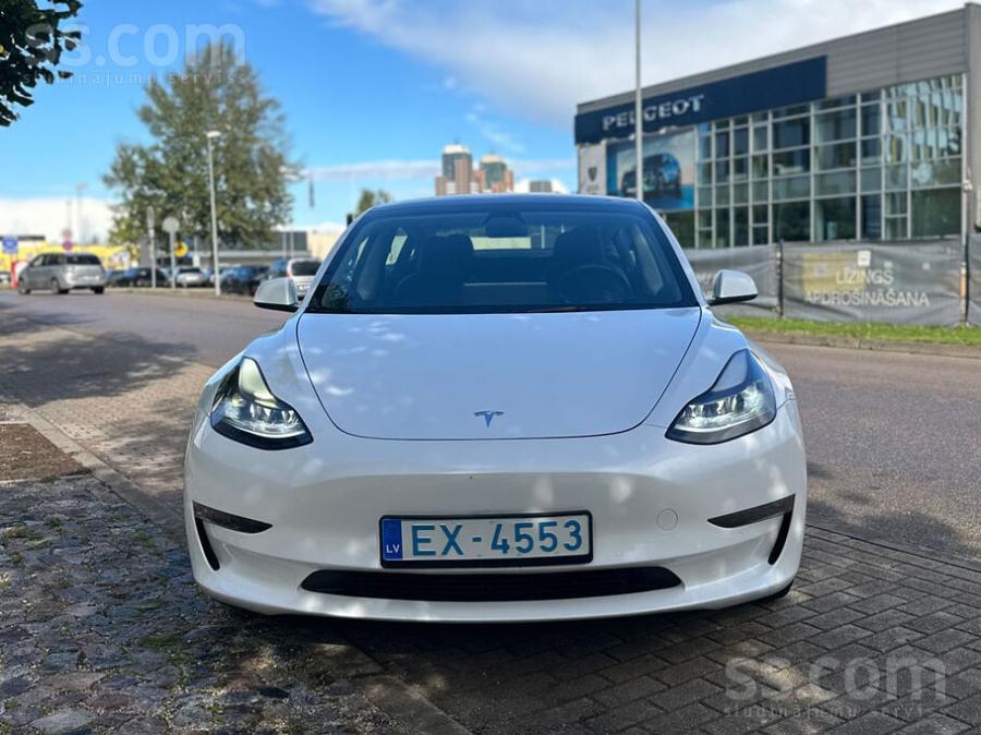 Balts Tesla Model 3 2021 Rīga, ar dzinēja tilpumu 0.00 L un nobraukumu 104 tūkst. km par 27000 €, foto 2 vietnē AUTOMOTO.COM.LV
