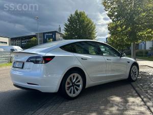 Balts Tesla Model 3 2021 Rīga, ar dzinēja tilpumu 0.00 L un nobraukumu 104 tūkst. km par 27000 €, foto 5 vietnē AUTOMOTO.COM.LV
